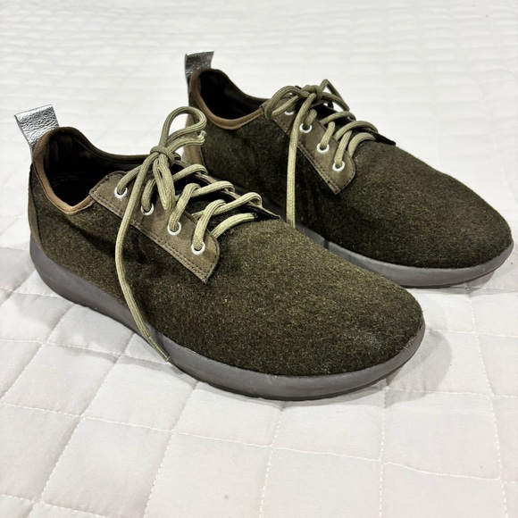 Earth | Shoes | Earth Boomer Olive Green Laceup Sneaker Sheep Fur ...